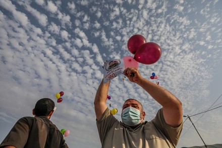 Palestinians Release Balloons Posters Palestinian Prisoner Editorial ...
