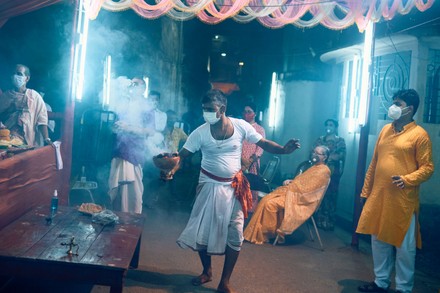 Hindu Devotee Performing Dhunachi Dhunachi Indian Editorial Stock Photo ...