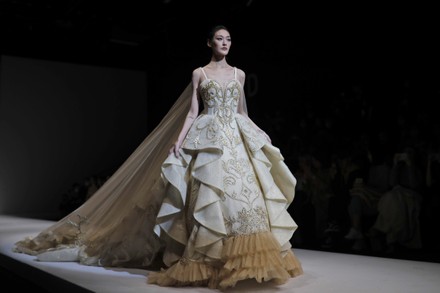 Model Presents Creation Yinmu Collection By Editorial Stock Photo ...