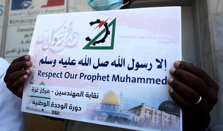 __COUNT__ Palestinian Engineers Syndicate, hold placards during a rally ...