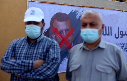 __COUNT__ Palestinian Engineers Syndicate, hold placards during a rally ...