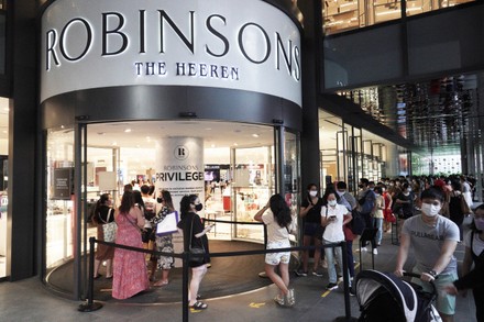 Shoppers Queue Enter Robinsons Department Store Editorial Stock Photo ...