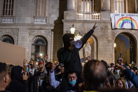 Anti lockdown protest, Barcelona, Spain - 30 Oct 2020 Stock Pictures ...