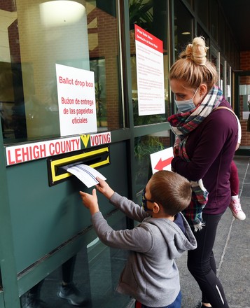 Mother Her Two Children Drop Off Editorial Stock Photo - Stock Image ...