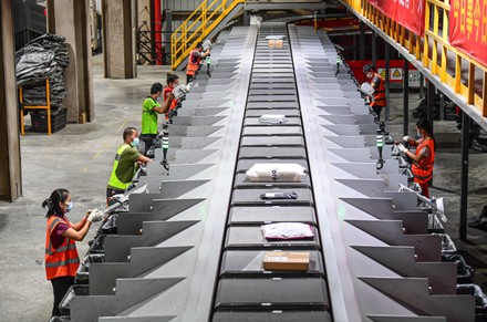 Employees Work Express Distribution Center Delivery Editorial Stock ...