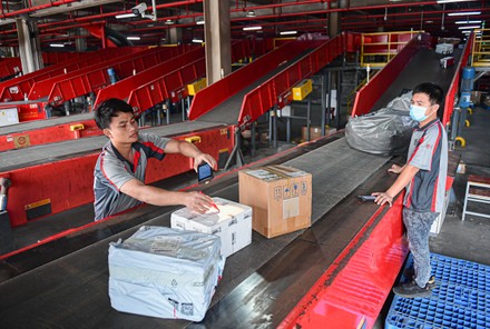 Employees Work Express Distribution Center Delivery Editorial Stock ...
