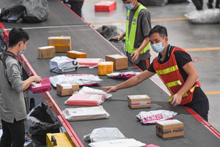 Employees Work Express Distribution Center Delivery Editorial Stock ...