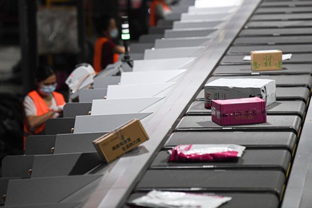 Employees Work Express Distribution Center Delivery Editorial Stock ...