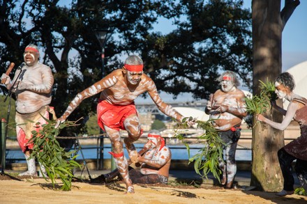 Aboriginal People Dance Sydney Harbour Australia Editorial Stock Photo ...