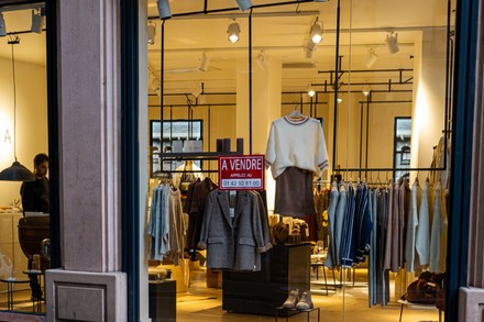 Closing of non-essential shops, Lyon, France - 11 Nov 2020 Stock ...