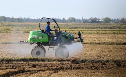 Man Demonstrates Seeder Intelligent Farm Jiangxiang Editorial Stock ...