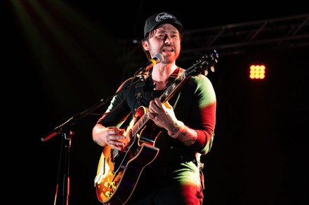Singersongwriter Shakey Graves Performs Onstage During Editorial Stock ...