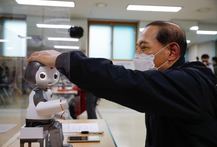 Participant Education Program Interacts Liku Robotic Editorial Stock ...