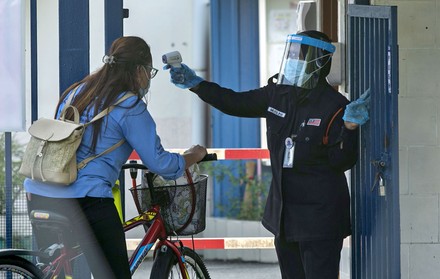 Security Guard Checks Staff Members Temperature Editorial Stock Photo ...