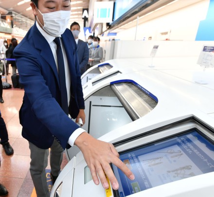 Ana Employee Demonstrates Contactless Screen Ana Editorial Stock Photo ...