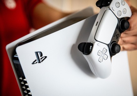 250 Ps5 console Stock Pictures, Editorial Images and Stock Photos ...