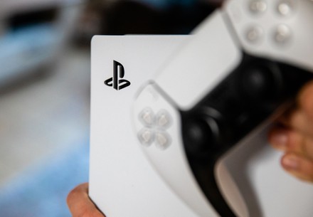 250 Ps5 console Stock Pictures, Editorial Images and Stock Photos ...