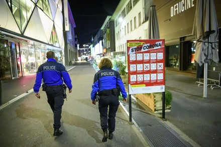 Lausannes Police Officers Patrol Prevent Gathering Editorial Stock ...