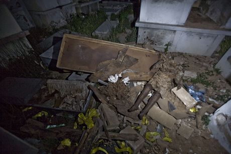 Headless Corpse Robbed Coffin Petionville Cemetery Editorial Stock ...