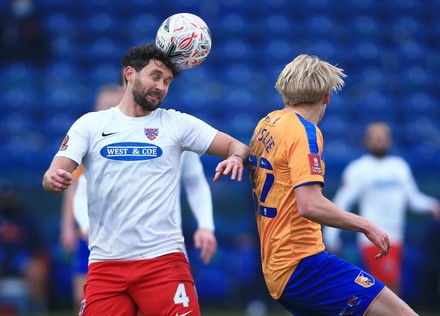 Dagenham Redbridge Goalkeeper Elliot Justham Editorial Stock Photo ...