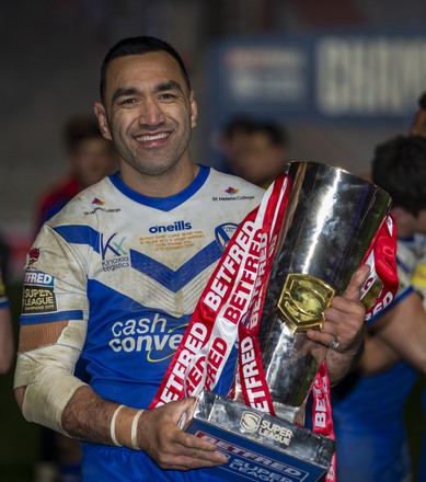 Zeb Taia St Helens Celebrates Trophy Editorial Stock Photo - Stock ...