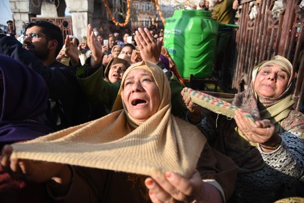 Kashmiri Muslim Devotees Cry While Beseeching Editorial Stock Photo ...