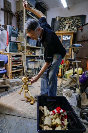 Stanislav Deryabin Plays Wooden Puppet Pinocchio Editorial Stock Photo ...