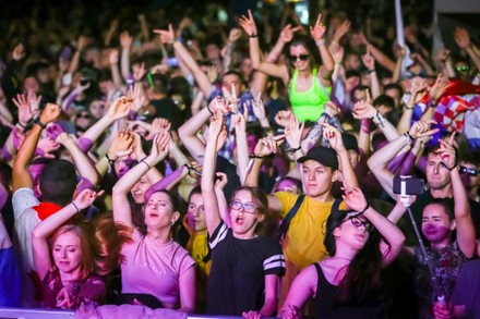 250 Large crowd dancing Stock Pictures, Editorial Images and Stock ...