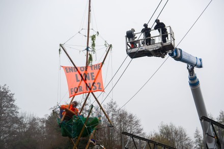 Swampy HS2 protester removal, Denham, Buckinghamshire, UK - 08 Dec 2020 ...