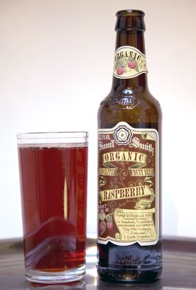 Samuel Smiths Organic Raspberry Fruit Beer Editorial Stock Photo ...
