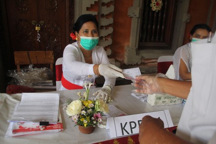 Number Balinese Women Wear Traditional Clothes Editorial Stock Photo ...