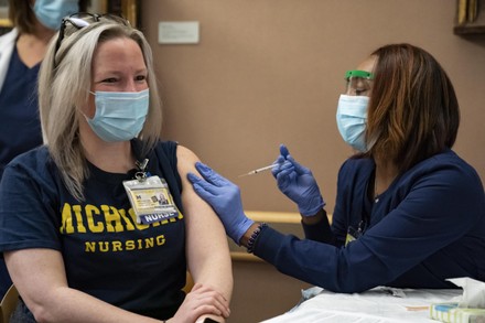 Health Care Workers Receive Pfizer Incbiontech Editorial Stock Photo ...