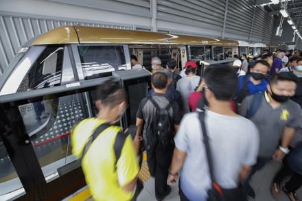 Commuters Ride Gold Line Monorail Commuter Editorial Stock Photo ...