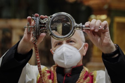 Liquefaction of the blood of Saint Januarius, Cathedral of Naples ...
