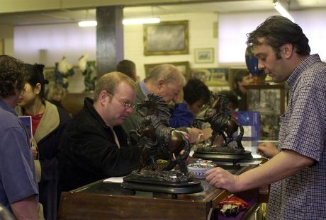 Public Viewing Michael Hogbens Auction House Editorial Stock Photo ...