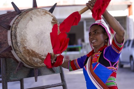 He Guiying Demonstrates Jinuo Drum Dance Editorial Stock Photo - Stock ...