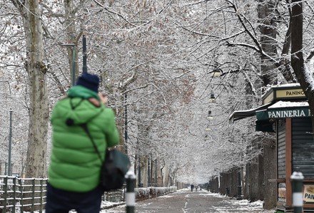 Snowfall in Turin, Italy - 28 Dec 2020 Stock Pictures, Editorial Images ...