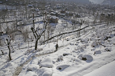 Light snow lashed Srinagar and other parts of Indian Kashmir, Tangmarg ...