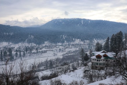 imágenes de First snowfall of the year in Kashmir valley, Baramulla ...