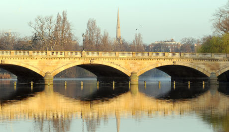 Serpentine Bridge Hyde Park London W8 Editorial Stock Photo - Stock ...