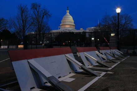 Us Capitol Building Seen Behind Vehicle Editorial Stock Photo - Stock ...