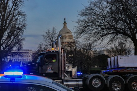 Us Capitol Building Seen Behind Vehicle Editorial Stock Photo - Stock ...