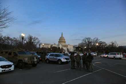 Us Capitol Building Seen Behind Vehicle Editorial Stock Photo - Stock ...