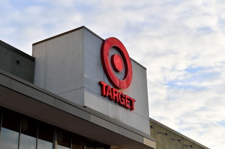 27 Target store logo sign Stock Pictures, Editorial Images and Stock ...