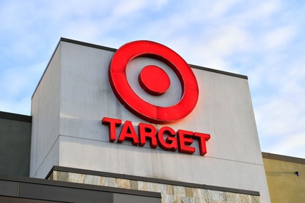 27 Target store logo sign Stock Pictures, Editorial Images and Stock ...