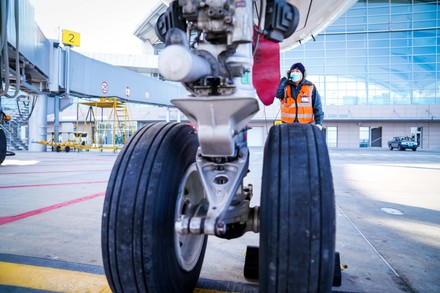 53 Aircraft maintenance team Stock Pictures, Editorial Images and Stock ...