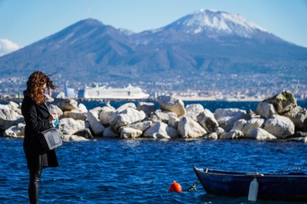 Snow on Vesuvius, Naples, Italy - 16 Jan 2021 Stock Pictures, Editorial ...