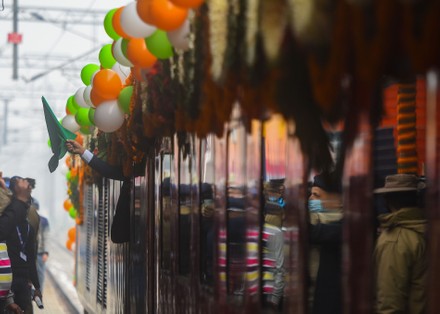 Hazrat Niazmuddin Kevadia Express Train Departs Editorial Stock Photo ...