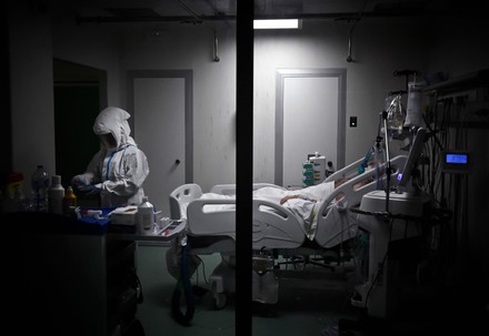 High Containment Department in the Intensive Care Unit of the ...