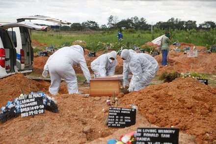 Funeral Parlour Workers Carry Coffin Burial Editorial Stock Photo ...